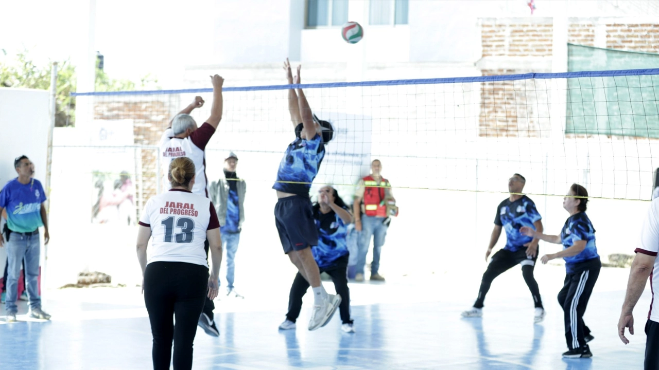 Adultos mayores fortalecen su bienestar con Torneo Regional de Cachibol ...